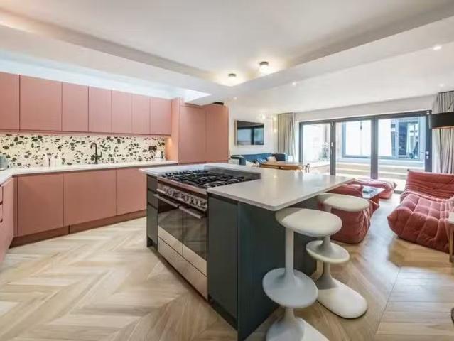 Flat for sale in Smallwood Road, London, SW17 Ref 227506