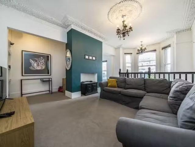 Flat for sale in Trinity Road, London, SW17 Ref 229078