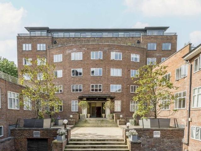 Flat for sale in Upper Richmond Road, London, SW15 Ref 226096