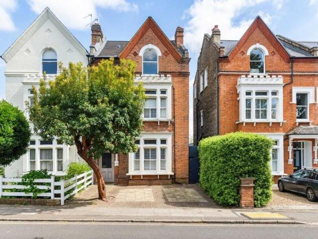 Flat for sale in Woodside, London, SW19 Ref 221258