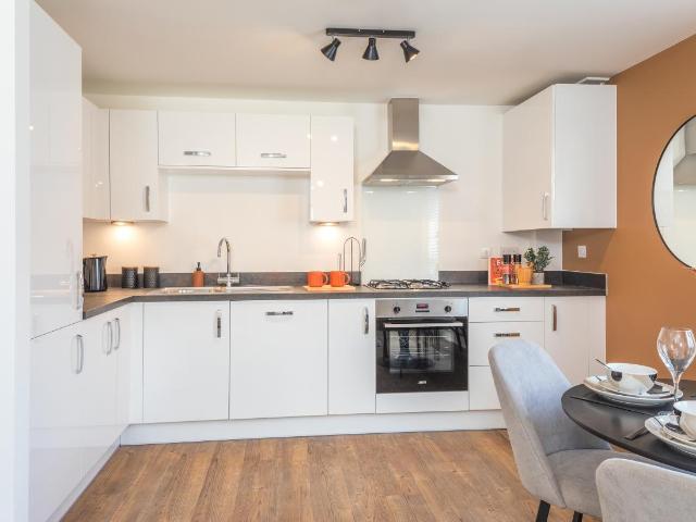 2 bed flat for sale