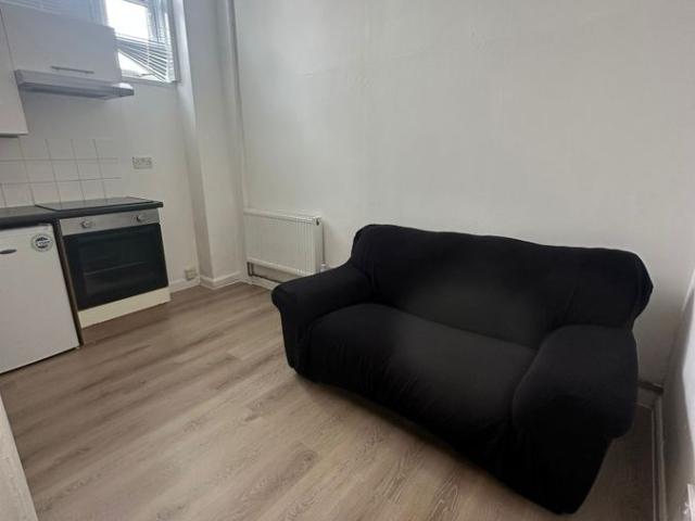 Flat, Guildford House, Guildford Street, Luton LU1, Studio to rent, £700 pcm | PrimeLocation