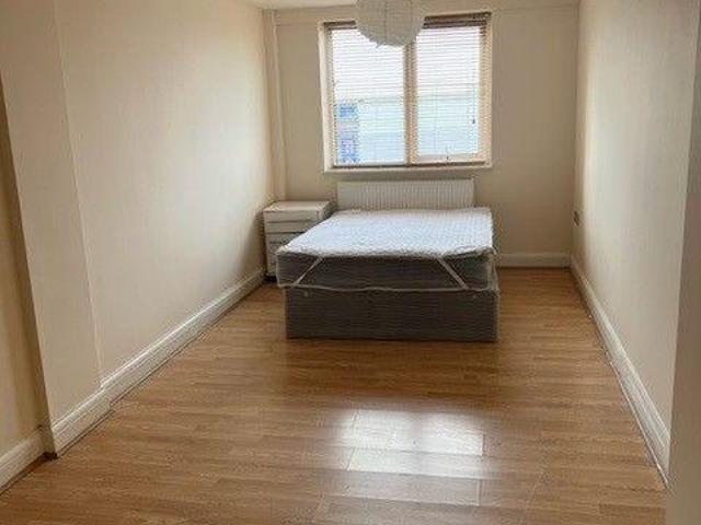 Flat, Guildford Street, Luton 1 bed apartment to rent £1,150 pcm £265 pw