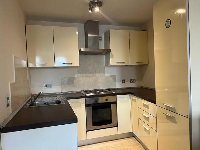 Flat, Guildford Street, Luton 1 bed apartment to rent £1,150 pcm £265 pw