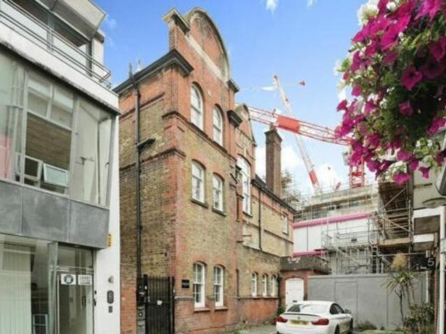 Flat Gloucester Building, Trafalgar Court, 1 Bedroom Maisonette
