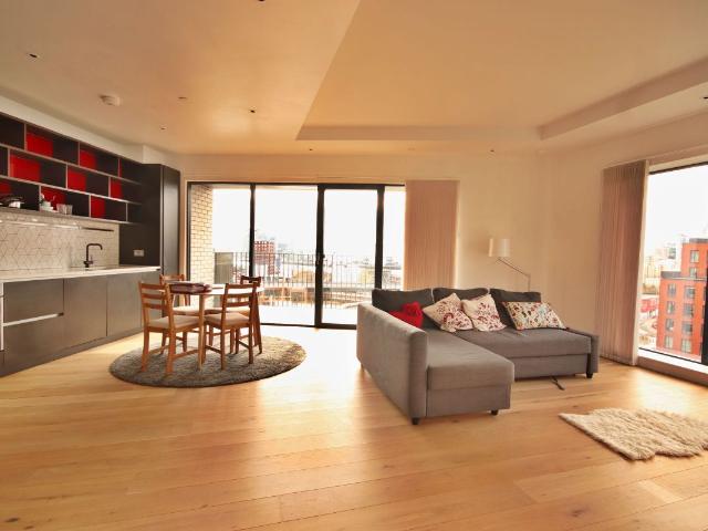 Flat, Grantham House, Botanic Square, London E14, 2 bed flat to rent, £3,250 pcm | PrimeLocation