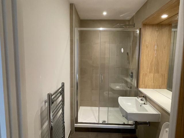 Flat, Harbourside Court, Gullivers Walk, London