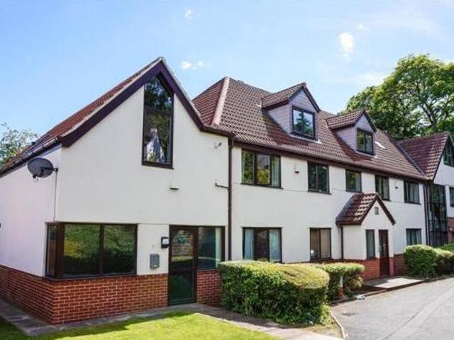 Flat Headingley House, Ash Road, 2 Bedroom Flat