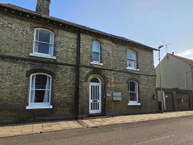 Flat, High Street, 2 Bedroom Flat