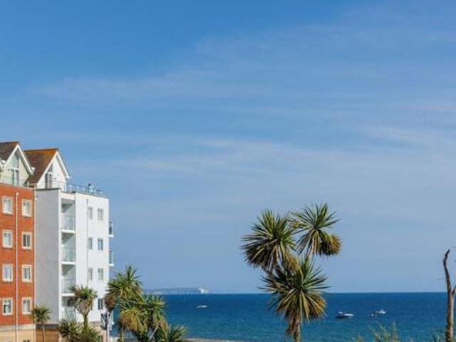 Flat Honeycombe Beach, Honeycombe Chine, 2 Bedroom Flat