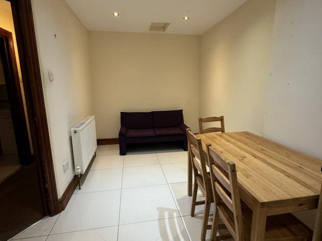 Flat in Convenient Location for Commuting