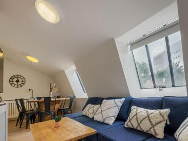 Flat,isca Lofts, 6 Bedroom Property