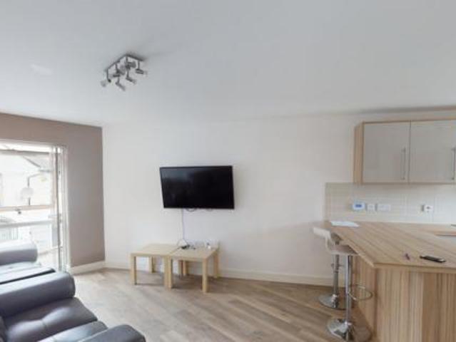Flat, Kilbourn Street, 3 Bedroom Apartment