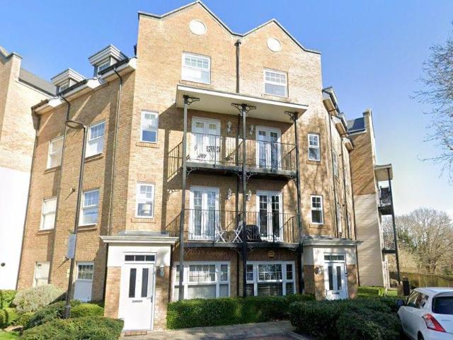 Flat, Knightsbridge Court, Wells. 2 bed apartment to rent £2,200 pcm £508 pw