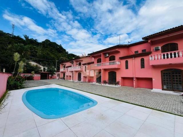 FLAT LOCALIZADO PERTO DA PRAIA