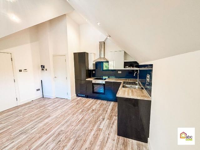 Flat, London Road North, Merstham, Redhill RH1, 1 bed flat to rent, £1,200 pcm | PrimeLocation