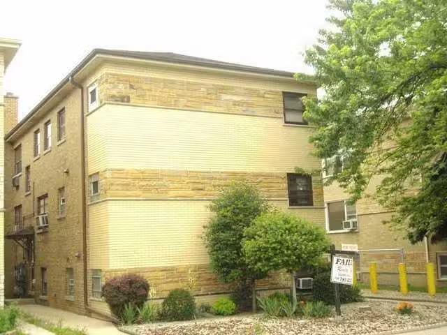 Flat, Low Rise 1 3 Stories Berwyn, IL 1633 Harlem Ave #1W