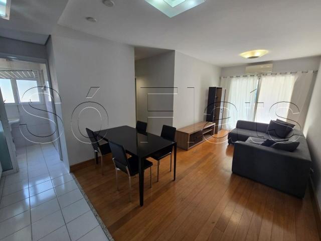 Flat para Aluguel com 2 quartos, 77 m² por R$ 10.504
