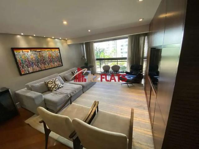 Flat para Locação em São Paulo/SP Moema 3 Quartos