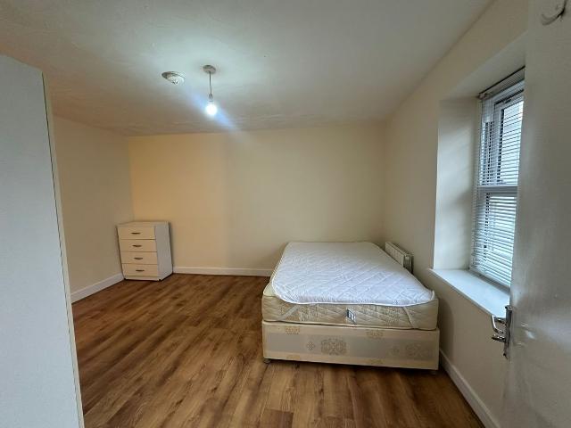 Flat, Park Street, Luton LU1, Studio to rent, £690 pcm | PrimeLocation