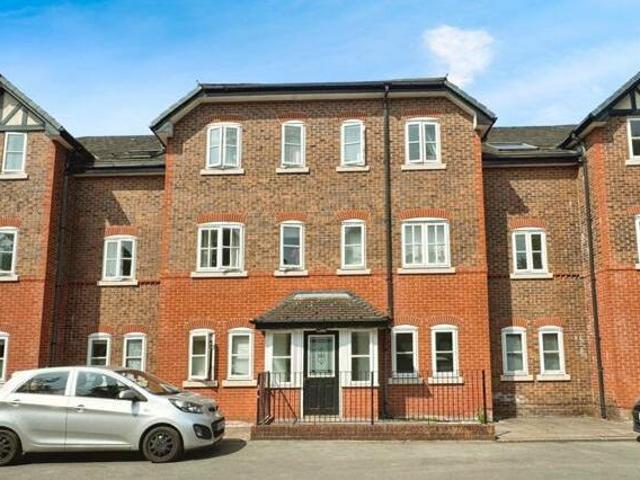 Flat Pencarrow Close, Didsbury, 2 Bedroom Flat