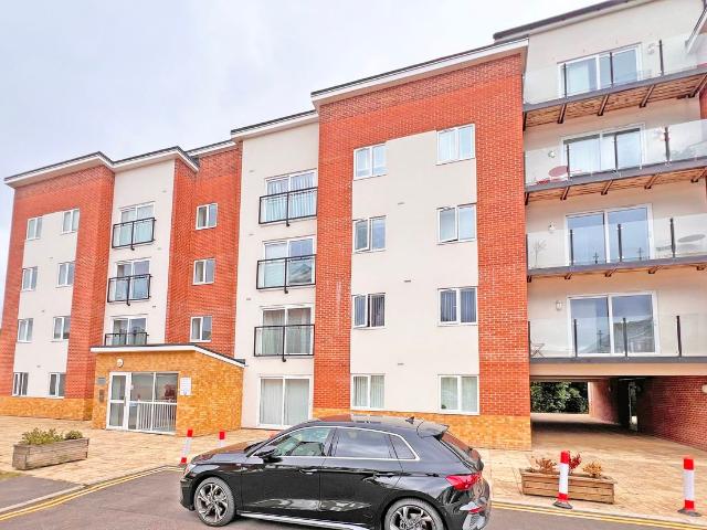 Flat, Plough House, Harrow Close, Bedford MK42, 2 bed flat to rent, £1,250 pcm | PrimeLocation