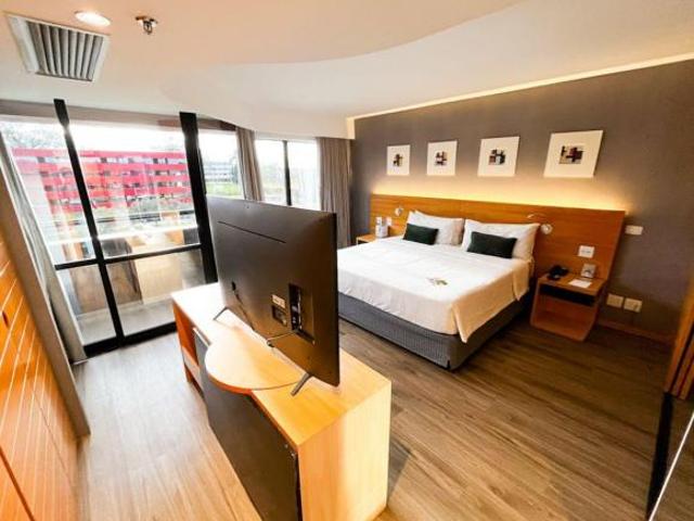 Flat Reformado à Venda no Golden Tulip 51m²