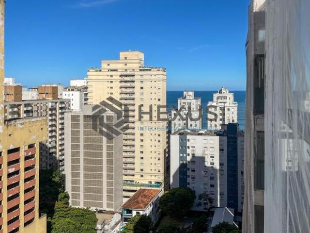 Flat reformado com varanda gourmet e lazer na Pitangueiras, Guarujá