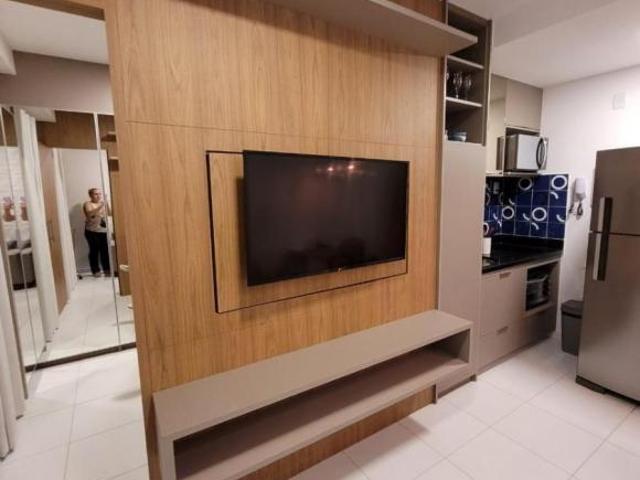 FLAT REFORMADO, MOBILIADO, EXCELENTE ACABAMENTO E MOBILIÁRIO COMPLETO