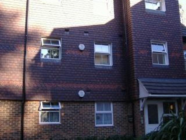 Flat, Rosebury Court, St. Helen's Road, London SW16, 2 bed flat to rent, £1,950 pcm | PrimeLocation