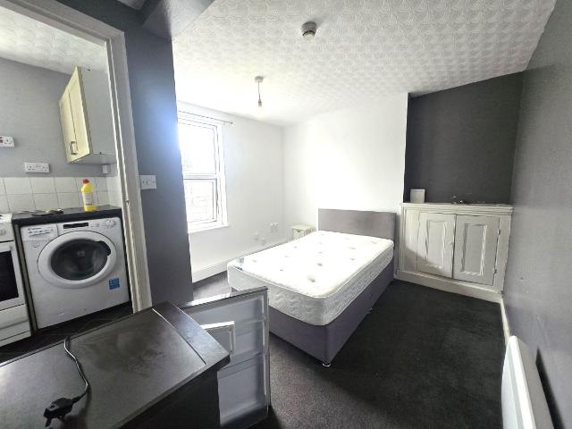 Flat, St. Albans Road, Nottingham NG6, Studio to rent, £595 pcm | PrimeLocation