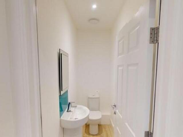 Flat, St Peters Gate, 4 Bedroom Terraced