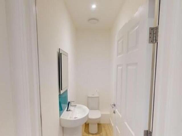 Flat, St Peters Gate, 4 Bedroom Terraced