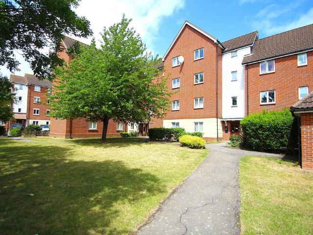 Flat, Suffolk Court, Hevingham Drive. 2 bed apartment to rent £1,550 pcm £358 pw