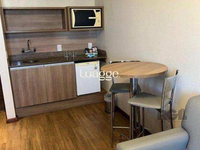 Flat semimobiliado, uma vaga, no bairro Praia de Belas em Porto Alegre