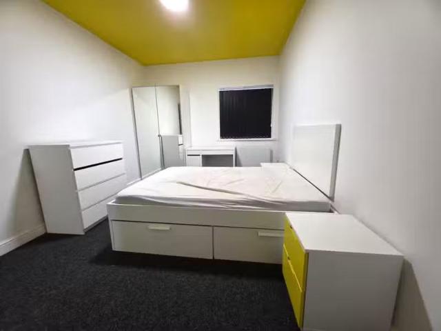 Flat share for rent in Kings Court, 7 8 King William Street, C.