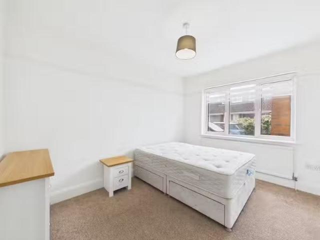 Flat share for rent in Upper Brighton Road, Sompting, BN15