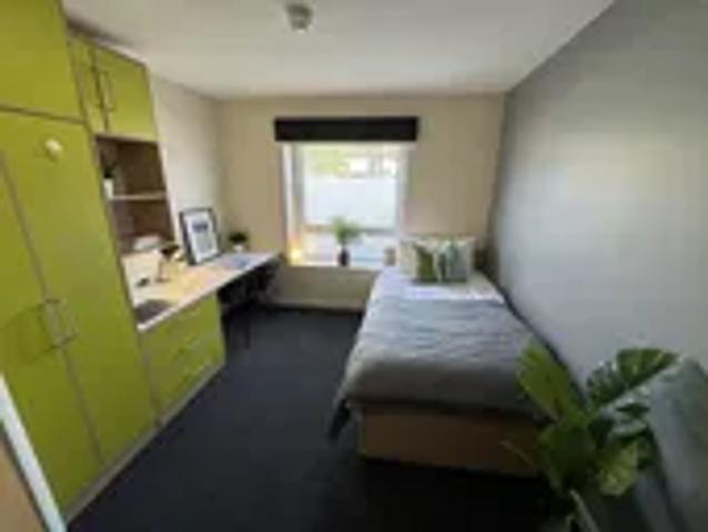 flat share in Flewitt House, Beeston, NG9 2AR
