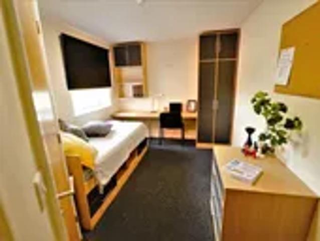 flat share in Flewitt House, Beeston, NG9 2AR
