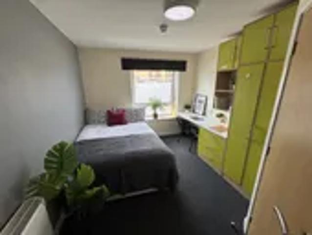 flat share in Flewitt House, Beeston, NG9 2AR