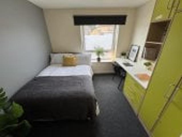 flat share in Flewitt House, Beeston, NG9 2AR