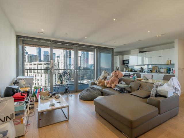 Flat Share In Heritage Tower, East Ferry Road, London E14, Room to rent, £1,560 pcm | PrimeLocation