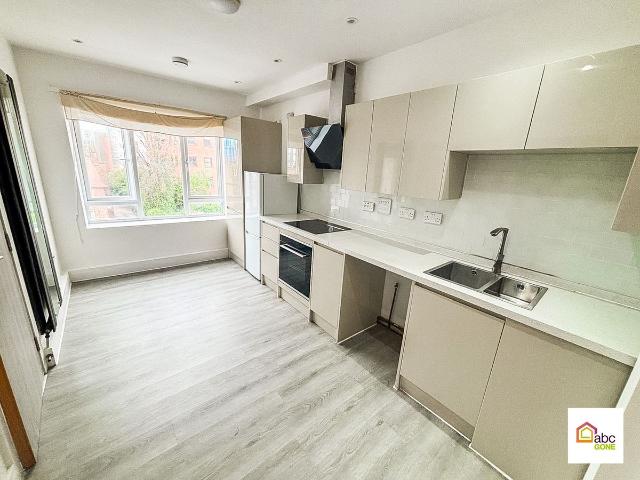 Flat, Southmill Court, A South Street, Romford RM1, 1 bed flat to rent, £1,300 pcm | PrimeLocation
