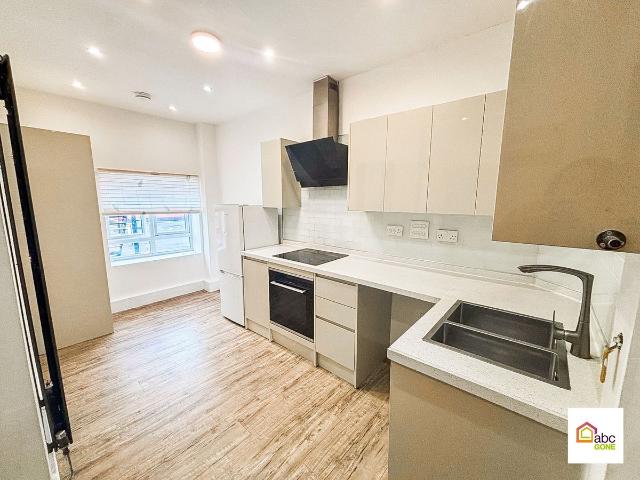 Flat, Southmill Court, A South Street, Romford RM1, 1 bed flat to rent, £1,350 pcm | PrimeLocation