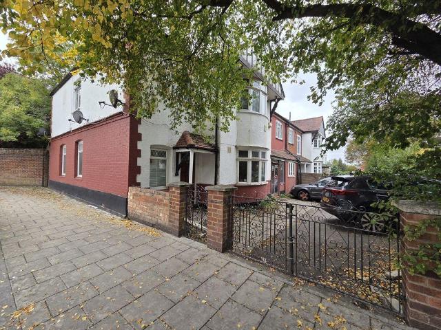 Flat, Telford Avenue, SW2 1 bed apartment to rent £1,399 pcm £323 pw