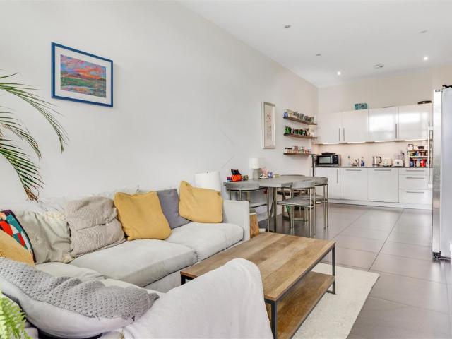 Flat To Let