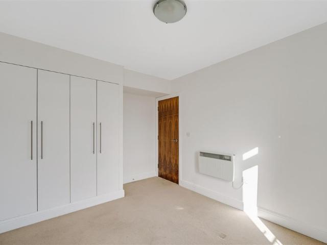 Flat To Let