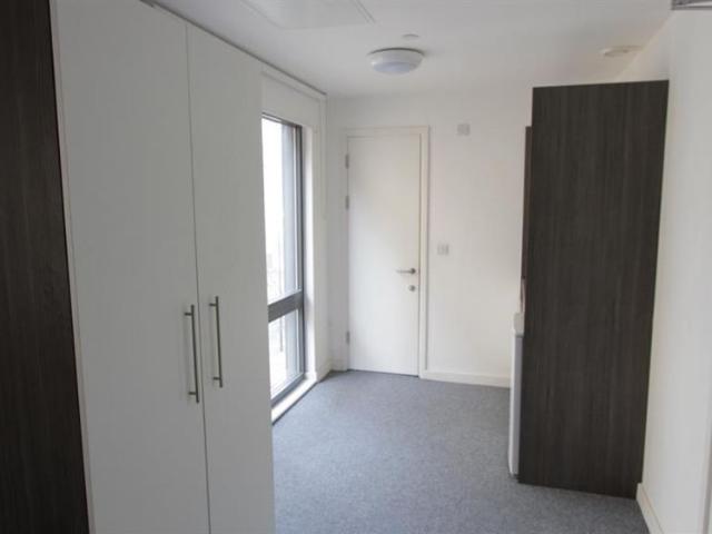 Flat To Let