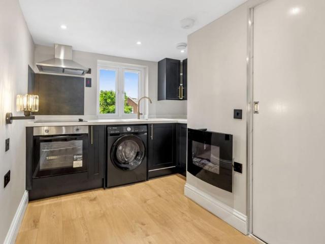 Flat To Let