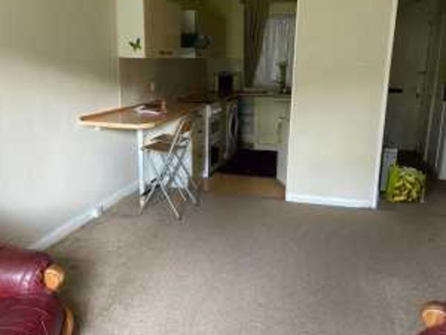 Flat To Let